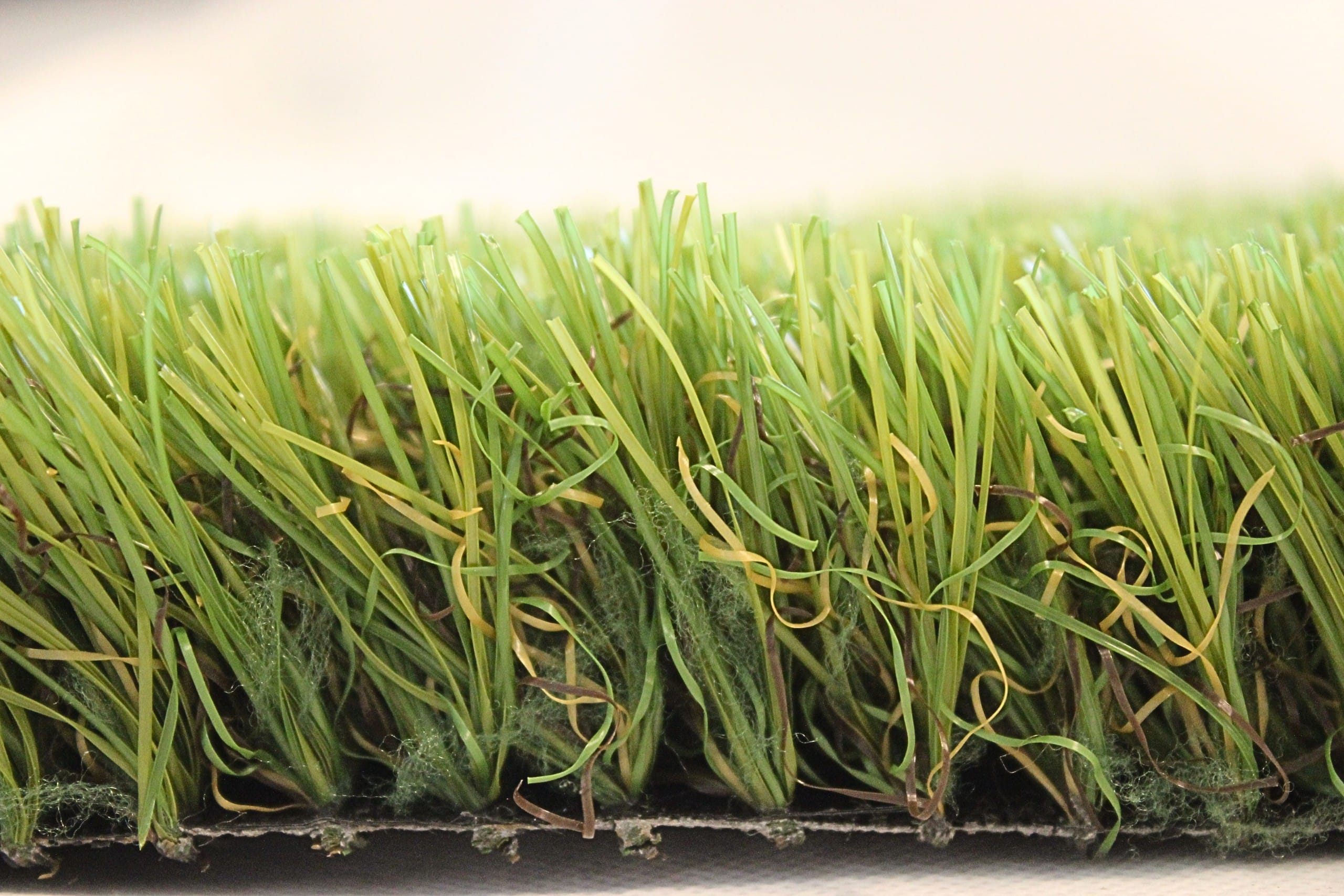 Césped Artificial: ¿Qué son el Polietileno (PE) y el Polipropileno (PP ...